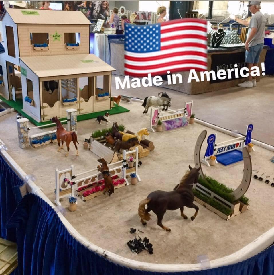 Star Stable - 3 barns in 1 - with detachable Hay Loft, 3 Box Stalls, a ...